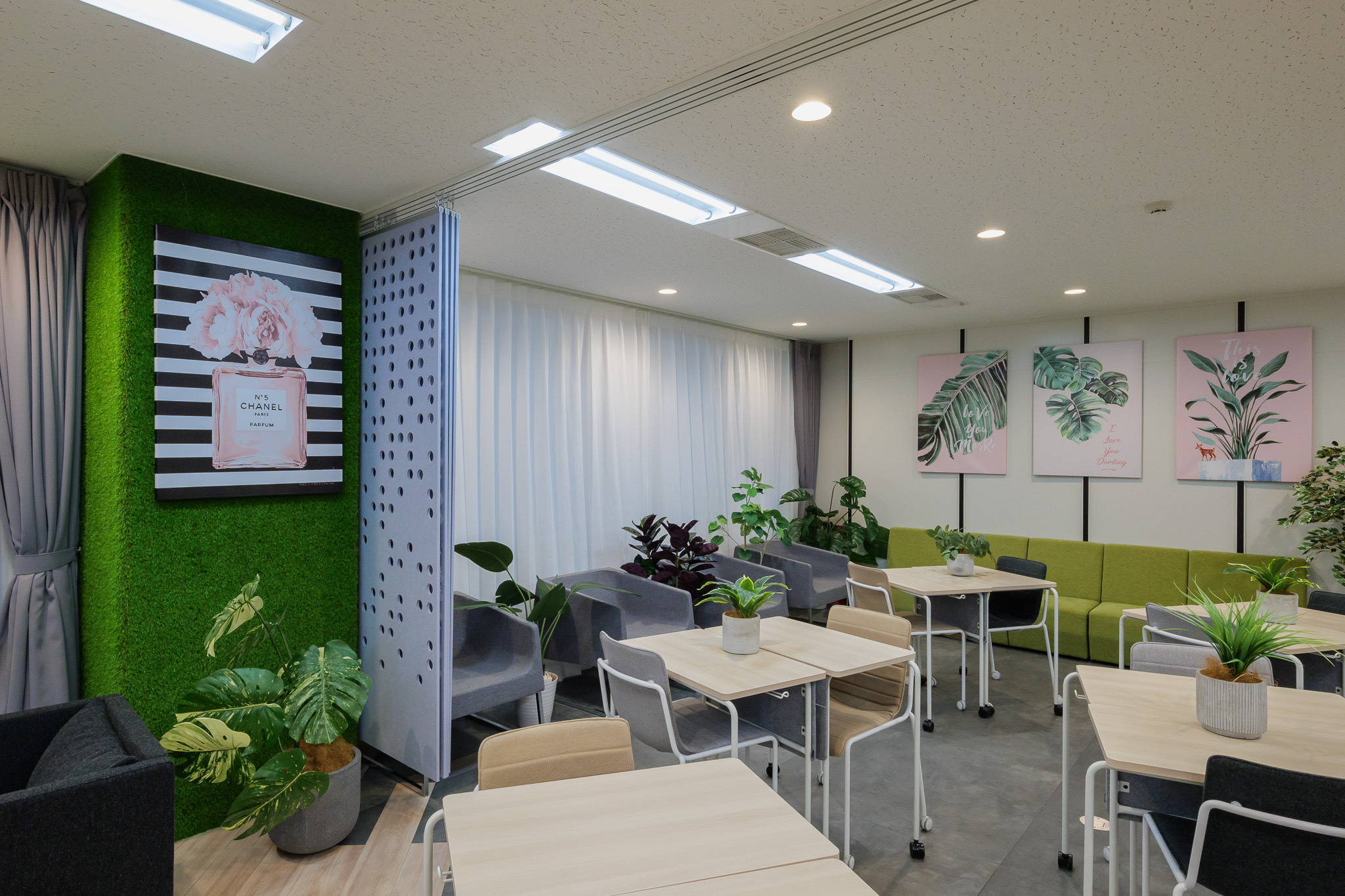 間仕切り工事事例|オフィスのリフレッシュスペース - 間仕切.jp